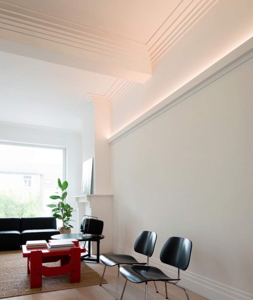 C393 full stepped cornice